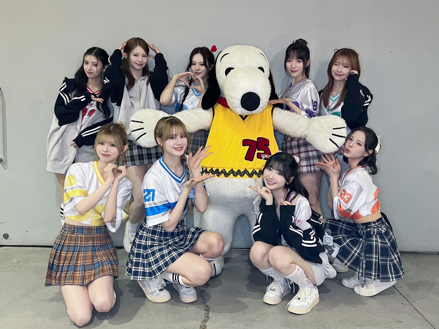 NiziU Live with U 2024_2025 “AWAKE”最終公演日にスヌーピーがサプライズ登場しました♪ | NEWS ...